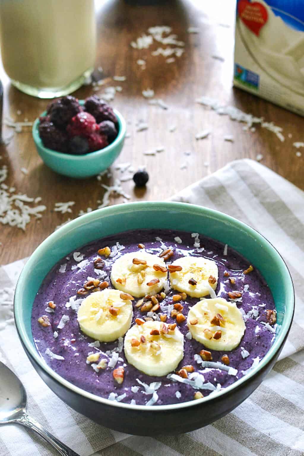 Triple Berry Banana Smoothie Bowl – Lemon Tree Dwelling